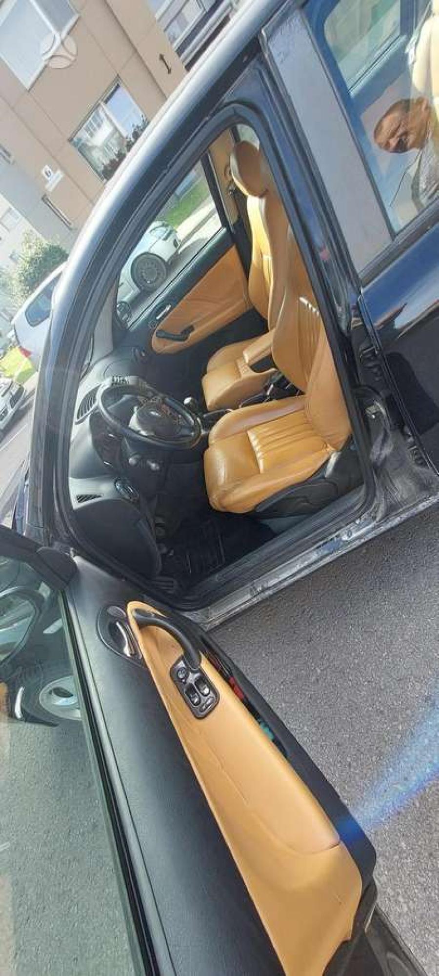 Black Alfa Romeo 147 2005 in Moletai, with an engine capacity of 1.91 L and mileage of 224 thousand km for 1350 €, photo 9 on AUTOMOTO.COM.LV