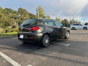 Black Alfa Romeo 147 2005 in Vilnius, with an engine capacity of 1.91 L and mileage of 275 thousand km for 400 €, photo 6 on AUTOMOTO.COM.LV