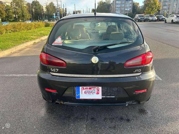 Melns Alfa Romeo 147 2005 Viļņa, ar dzinēja tilpumu 1.91 L un nobraukumu 275 tūkst. km par 400 €, foto 7 vietnē AUTOMOTO.COM.LV
