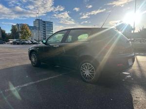 Black Alfa Romeo 147 2005 in Vilnius, with an engine capacity of 1.91 L and mileage of 275 thousand km for 400 €, photo 8 on AUTOMOTO.COM.LV