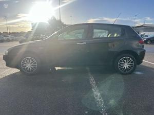 Black Alfa Romeo 147 2005 in Vilnius, with an engine capacity of 1.91 L and mileage of 275 thousand km for 400 €, photo 9 on AUTOMOTO.COM.LV