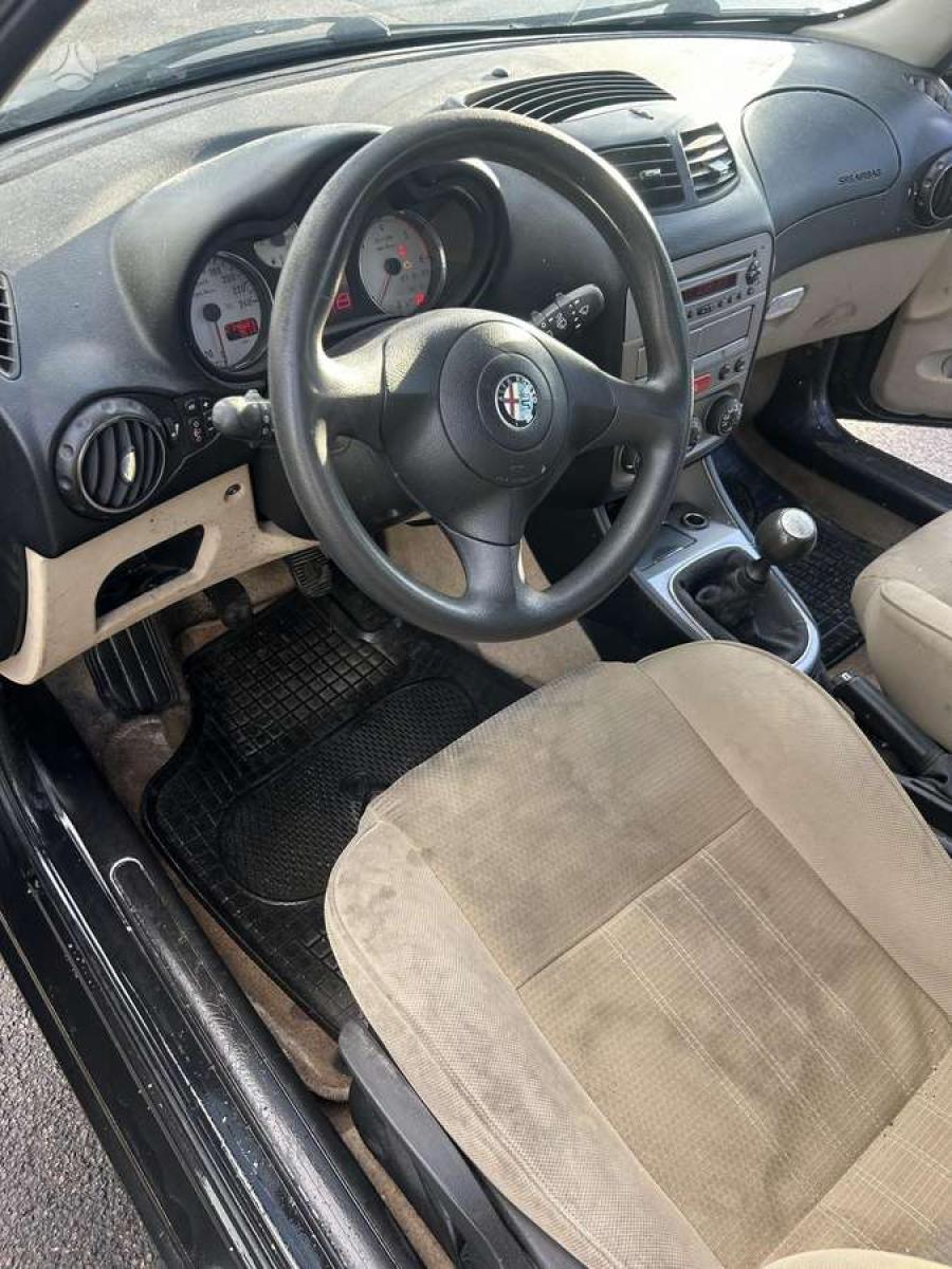 Black Alfa Romeo 147 2005 in Vilnius, with an engine capacity of 1.91 L and mileage of 275 thousand km for 400 €, photo 10 on AUTOMOTO.COM.LV
