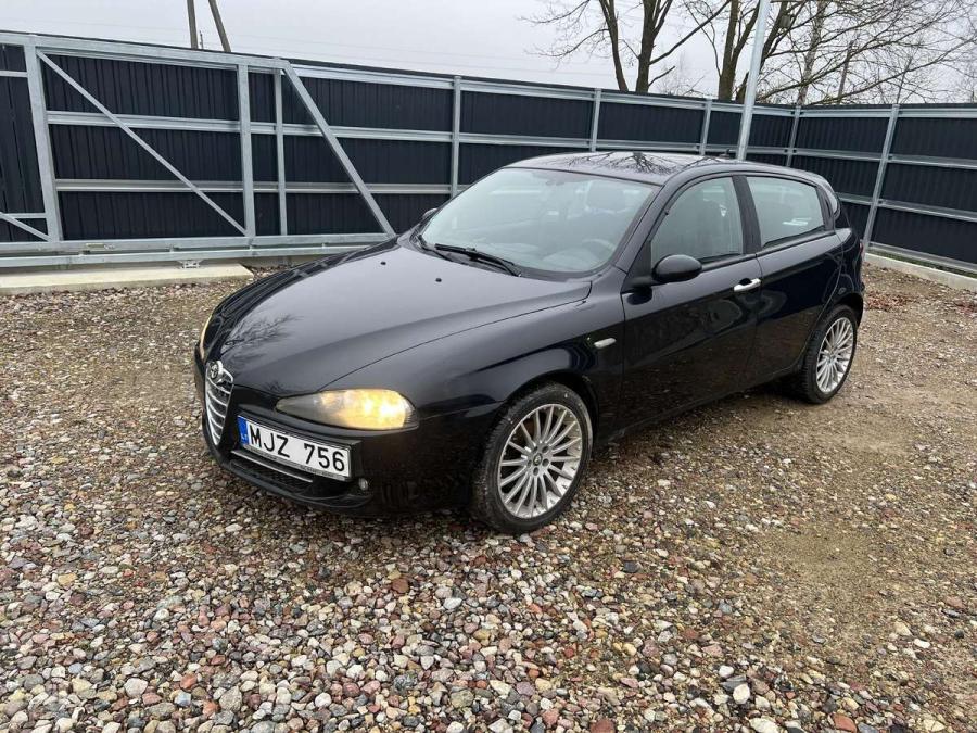 Melns Alfa Romeo 147 2007 Marijampole, ar dzinēja tilpumu 1.91 L un nobraukumu 351 tūkst. km par 800 €, foto 2 vietnē AUTOMOTO.COM.LV