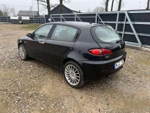 Melns Alfa Romeo 147 2007 Marijampole, ar dzinēja tilpumu 1.91 L un nobraukumu 351 tūkst. km par 800 €, foto 3 vietnē AUTOMOTO.COM.LV