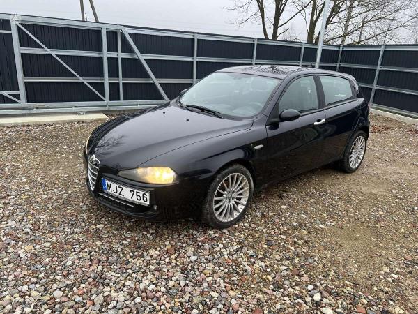 Black Alfa Romeo 147 2007 in Marijampole, with an engine capacity of 1.91 L and mileage of 351 thousand km for 900 €, photo 1 on AUTOMOTO.COM.LV