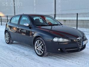 Black Alfa Romeo 147 2007 in Riga, with an engine capacity of 1.90 L and mileage of 290 thousand km for 750 €, photo 2 on AUTOMOTO.COM.LV