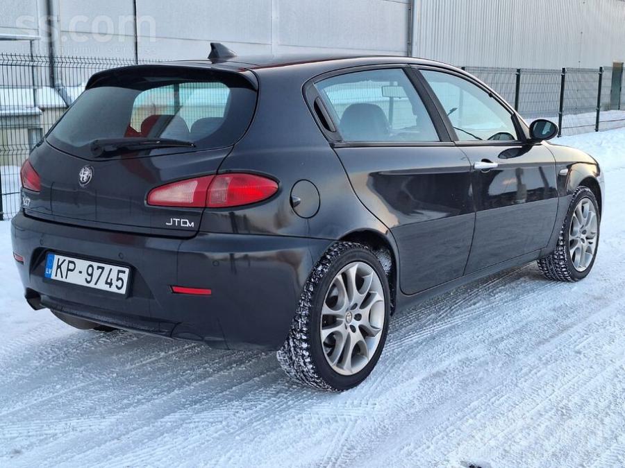 Black Alfa Romeo 147 2007 in Riga, with an engine capacity of 1.90 L and mileage of 290 thousand km for 750 €, photo 3 on AUTOMOTO.COM.LV