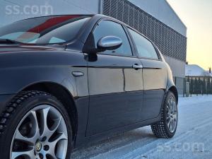 Black Alfa Romeo 147 2007 in Riga, with an engine capacity of 1.90 L and mileage of 290 thousand km for 750 €, photo 14 on AUTOMOTO.COM.LV