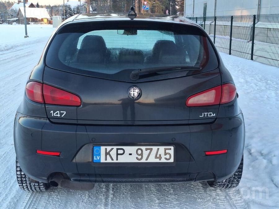 Black Alfa Romeo 147 2007 in Riga, with an engine capacity of 1.90 L and mileage of 290 thousand km for 750 €, photo 15 on AUTOMOTO.COM.LV