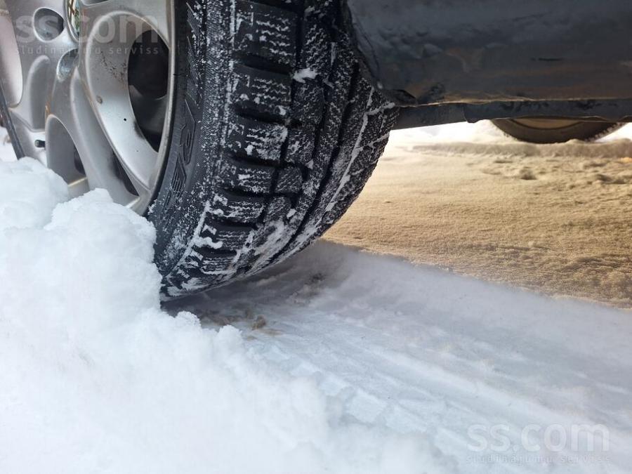 Black Alfa Romeo 147 2007 in Riga, with an engine capacity of 1.90 L and mileage of 290 thousand km for 750 €, photo 26 on AUTOMOTO.COM.LV