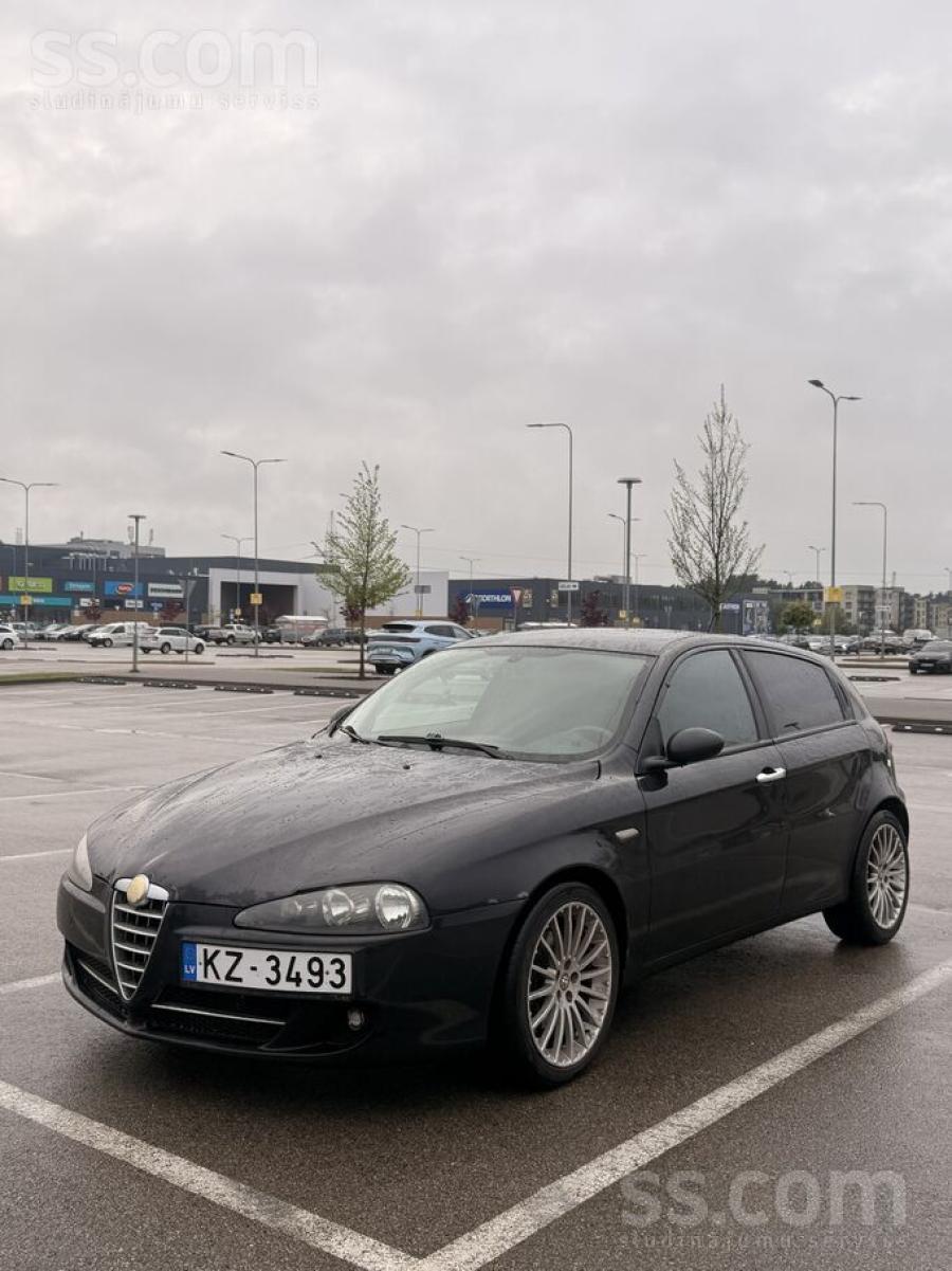 Melns Alfa Romeo 147 2007 Rīga, ar dzinēja tilpumu 1.90 L un nobraukumu 332 tūkst. km par 1200 €, foto 1 vietnē AUTOMOTO.COM.LV