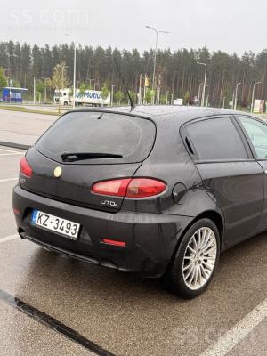 Melns Alfa Romeo 147 2007 Rīga, ar dzinēja tilpumu 1.90 L un nobraukumu 332 tūkst. km par 1200 €, foto 4 vietnē AUTOMOTO.COM.LV
