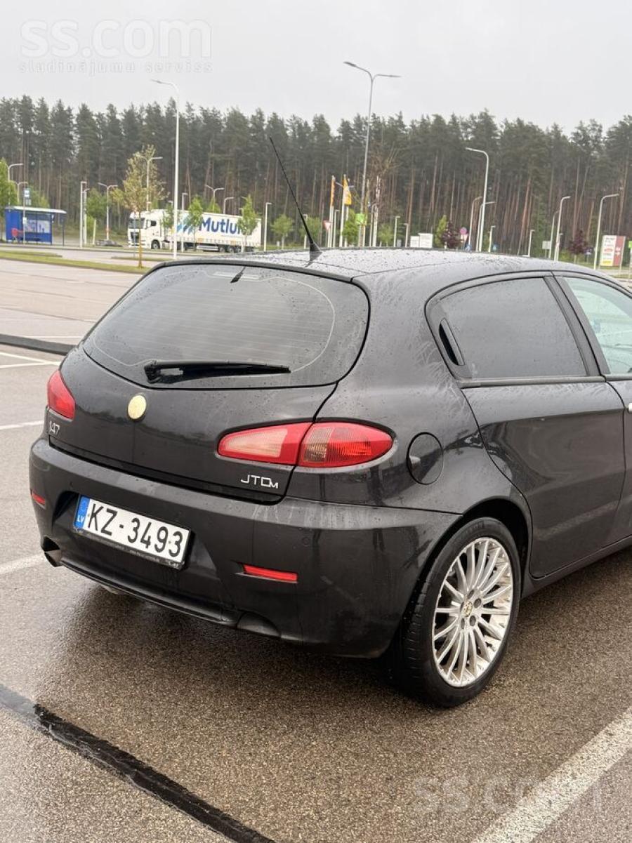Melns Alfa Romeo 147 2007 Rīga, ar dzinēja tilpumu 1.90 L un nobraukumu 332 tūkst. km par 1200 €, foto 4 vietnē AUTOMOTO.COM.LV