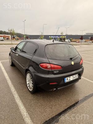 Melns Alfa Romeo 147 2007 Rīga, ar dzinēja tilpumu 1.90 L un nobraukumu 332 tūkst. km par 1200 €, foto 5 vietnē AUTOMOTO.COM.LV