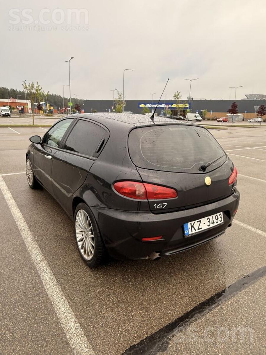 Melns Alfa Romeo 147 2007 Rīga, ar dzinēja tilpumu 1.90 L un nobraukumu 332 tūkst. km par 1200 €, foto 5 vietnē AUTOMOTO.COM.LV
