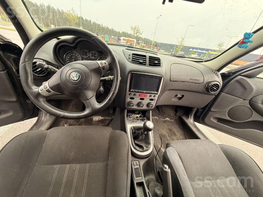 Melns Alfa Romeo 147 2007 Rīga, ar dzinēja tilpumu 1.90 L un nobraukumu 332 tūkst. km par 1200 €, foto 9 vietnē AUTOMOTO.COM.LV