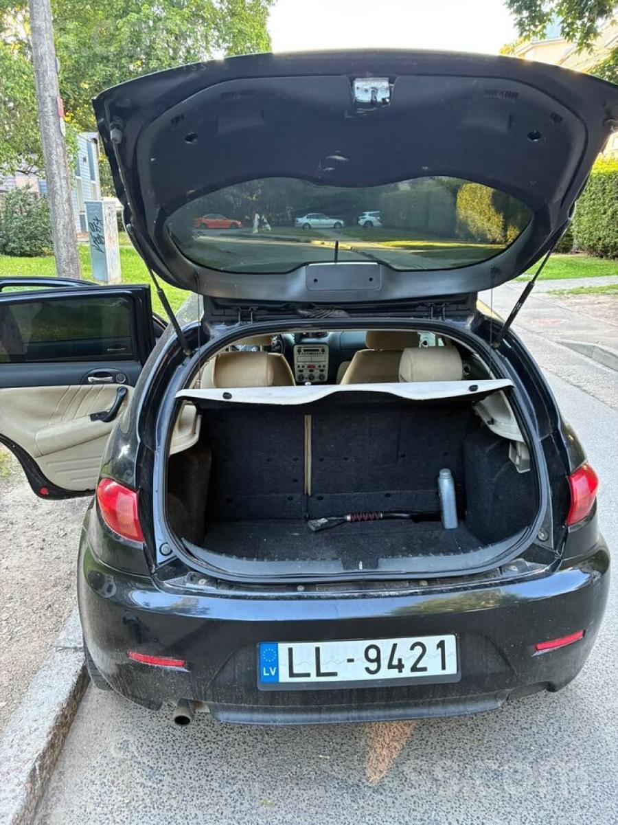 Melns Alfa Romeo 147 2007 Rīga, ar dzinēja tilpumu 1.90 L un nobraukumu 231 tūkst. km par 550 €, foto 7 vietnē AUTOMOTO.COM.LV