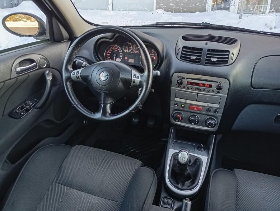 Melns Alfa Romeo 147 2008 Telšiai, ar dzinēja tilpumu 1.60 L un nobraukumu 184 tūkst. km par 1200 €, foto 2 vietnē AUTOMOTO.COM.LV