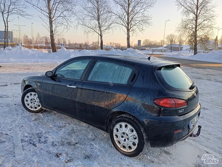 Melns Alfa Romeo 147 2008 Telšiai, ar dzinēja tilpumu 1.60 L un nobraukumu 184 tūkst. km par 1200 €, foto 4 vietnē AUTOMOTO.COM.LV