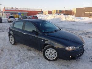 Melns Alfa Romeo 147 2008 Telšiai, ar dzinēja tilpumu 1.60 L un nobraukumu 184 tūkst. km par 1200 €, foto 5 vietnē AUTOMOTO.COM.LV