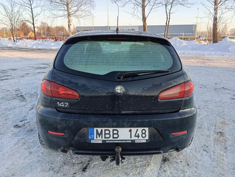 Melns Alfa Romeo 147 2008 Telšiai, ar dzinēja tilpumu 1.60 L un nobraukumu 184 tūkst. km par 1200 €, foto 9 vietnē AUTOMOTO.COM.LV