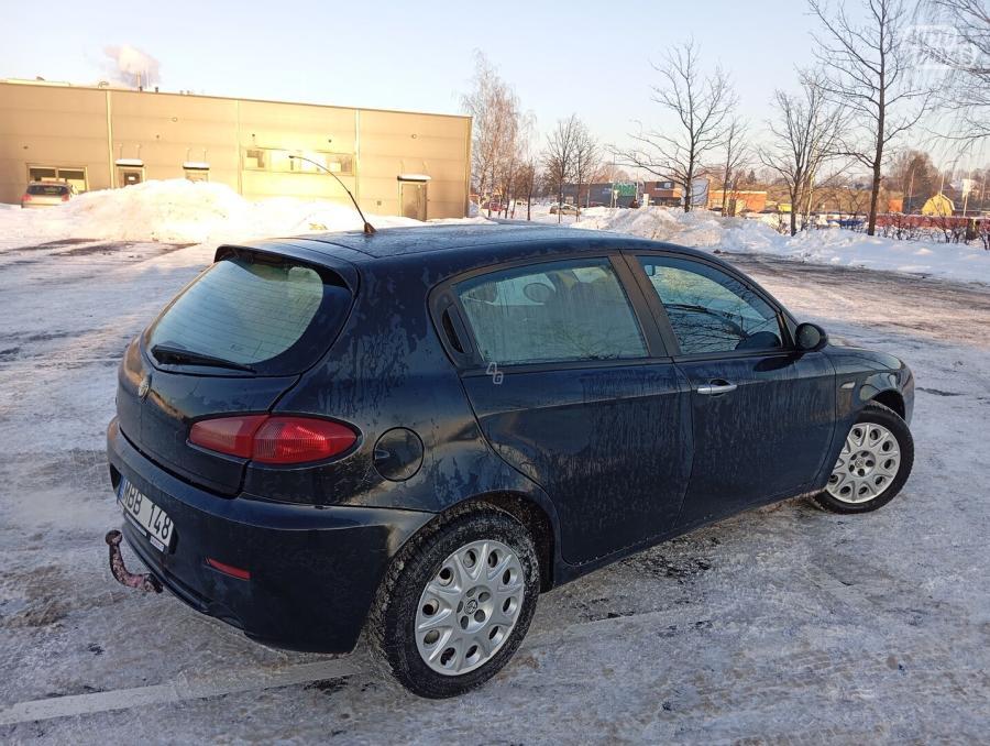 Melns Alfa Romeo 147 2008 Telšiai, ar dzinēja tilpumu 1.60 L un nobraukumu 184 tūkst. km par 1200 €, foto 11 vietnē AUTOMOTO.COM.LV