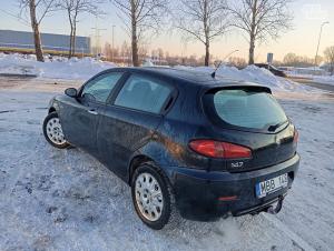 Melns Alfa Romeo 147 2008 Telšiai, ar dzinēja tilpumu 1.60 L un nobraukumu 184 tūkst. km par 1200 €, foto 14 vietnē AUTOMOTO.COM.LV