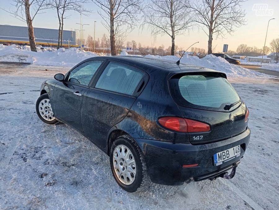 Melns Alfa Romeo 147 2008 Telšiai, ar dzinēja tilpumu 1.60 L un nobraukumu 184 tūkst. km par 1200 €, foto 14 vietnē AUTOMOTO.COM.LV