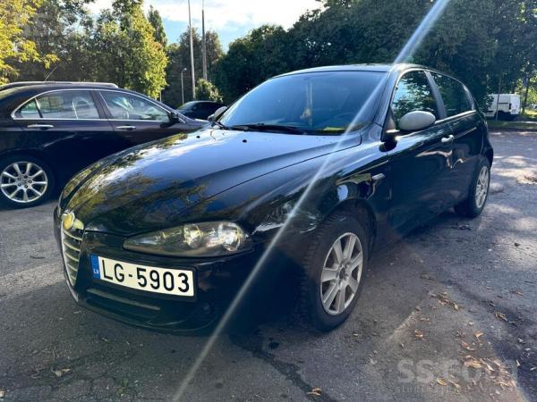 Black Alfa Romeo 147 2010 in Riga, with an engine capacity of 1.60 L and mileage of 202 thousand km for 950 €, photo 1 on AUTOMOTO.COM.LV