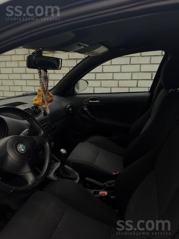 Black Alfa Romeo 147 2010 in Riga, with an engine capacity of 1.60 L and mileage of 202 thousand km for 950 €, photo 5 on AUTOMOTO.COM.LV