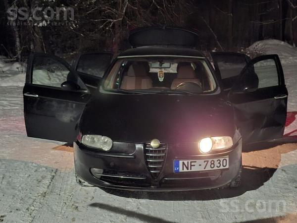 Black Alfa Romeo 147 2002 in Ogre, with an engine capacity of 1.90 L and mileage of 248 thousand km for 900 €, photo 3 on AUTOMOTO.COM.LV
