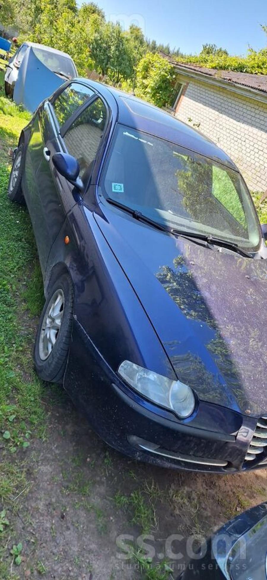 Zils Alfa Romeo 147 2003 Dobele, ar dzinēja tilpumu 1.90 L un nobraukumu 250 tūkst. km par 600 €, foto 1 vietnē AUTOMOTO.COM.LV