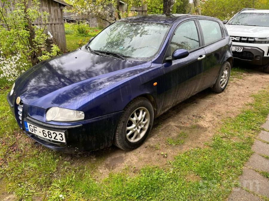 Zils Alfa Romeo 147 2003 Dobele, ar dzinēja tilpumu 1.90 L un nobraukumu 250 tūkst. km par 600 €, foto 7 vietnē AUTOMOTO.COM.LV