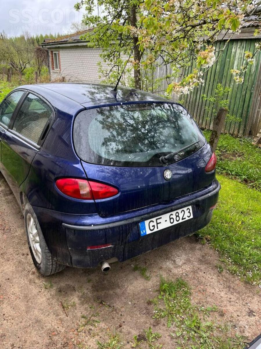 Zils Alfa Romeo 147 2003 Dobele, ar dzinēja tilpumu 1.90 L un nobraukumu 250 tūkst. km par 600 €, foto 10 vietnē AUTOMOTO.COM.LV