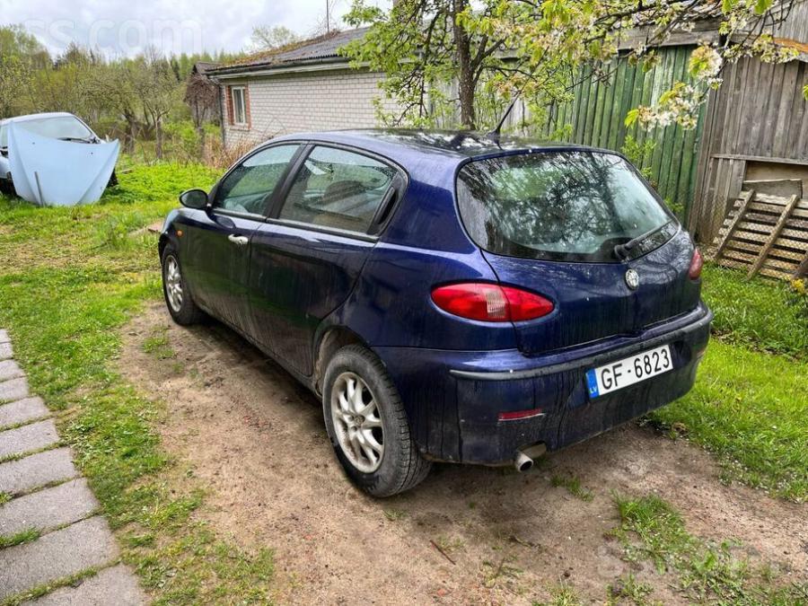 Zils Alfa Romeo 147 2003 Dobele, ar dzinēja tilpumu 1.90 L un nobraukumu 250 tūkst. km par 600 €, foto 12 vietnē AUTOMOTO.COM.LV