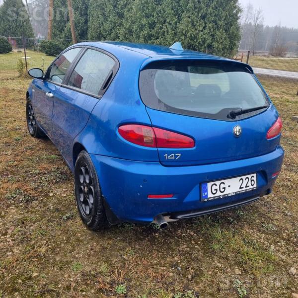 Синий Альфа Ромео 147 2006 в Рига, объемом двигателя 1.60 л и пробегом 189 тыс. км за 950 €, фото 3 на AUTOMOTO.COM.LV