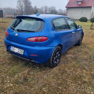 Zils Alfa Romeo 147 2006 Rīga, ar dzinēja tilpumu 1.60 L un nobraukumu 189 tūkst. km par 950 €, foto 5 vietnē AUTOMOTO.COM.LV