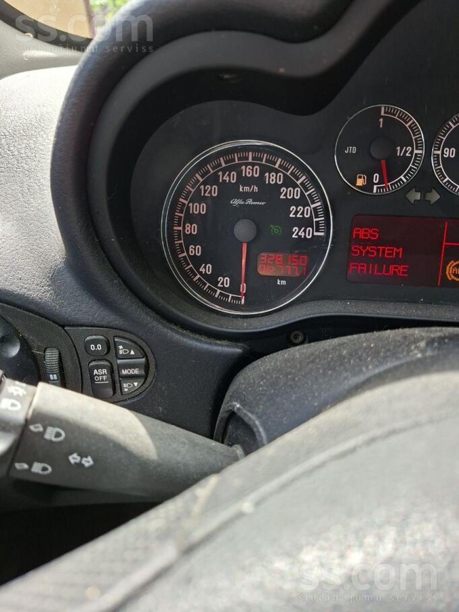 Pelēks Alfa Romeo 147 2007 Aizkraukle, ar dzinēja tilpumu 1.90 L un nobraukumu 328 tūkst. km par 509 €, foto 5 vietnē AUTOMOTO.COM.LV