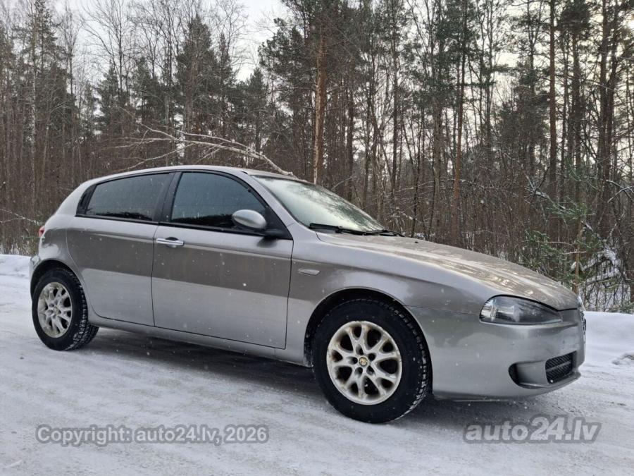 Pelēks Alfa Romeo 147 2007 Tallina, ar dzinēja tilpumu 1.90 L un nobraukumu 224 tūkst. km par 1990 €, foto 3 vietnē AUTOMOTO.COM.LV