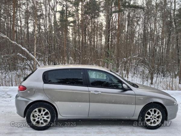 Grey Alfa Romeo 147 2007 in Tallinn, with an engine capacity of 1.90 L and mileage of 224 thousand km for 1990 €, photo 5 on AUTOMOTO.COM.LV
