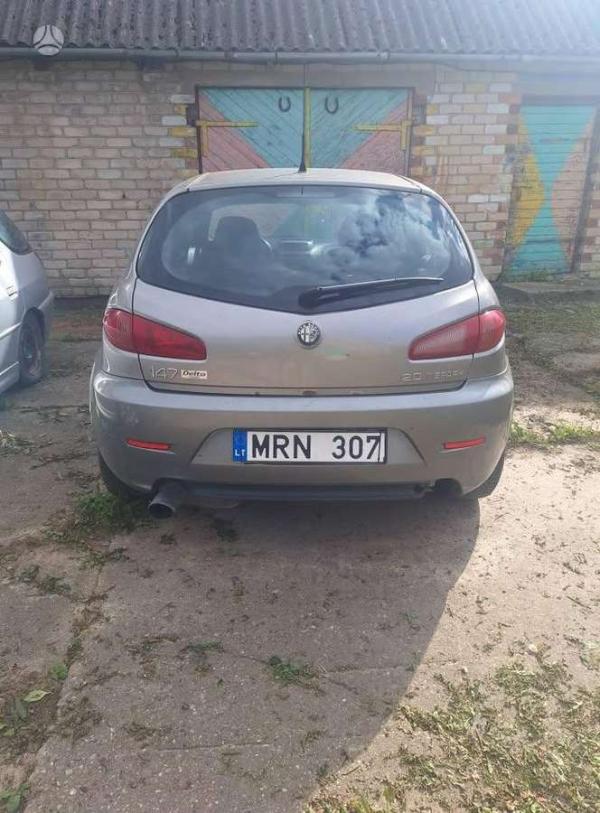 Grey Alfa Romeo 147 2008 in Joniskis, with an engine capacity of 1.97 L and mileage of 216 thousand km for 750 €, photo 4 on AUTOMOTO.COM.LV