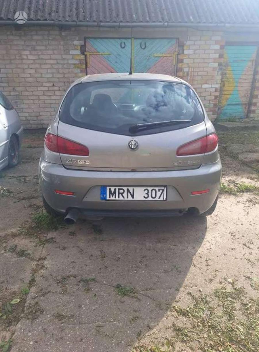 Grey Alfa Romeo 147 2008 in Joniskis, with an engine capacity of 1.97 L and mileage of 216 thousand km for 750 €, photo 4 on AUTOMOTO.COM.LV