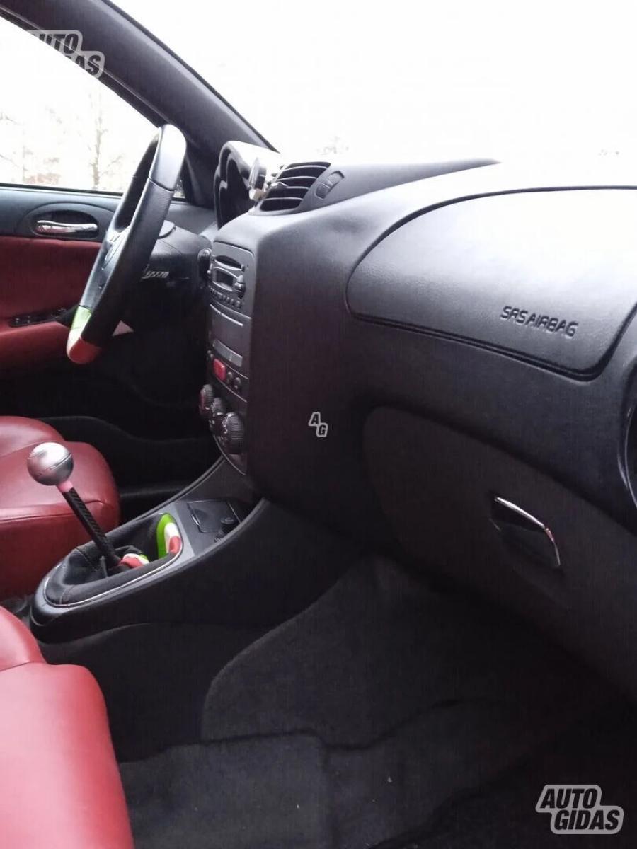Alfa Romeo 147 2010 in Marijampole, with an engine capacity of 1.60 L and mileage of 200 thousand km for 3000 €, photo 15 on AUTOMOTO.COM.LV