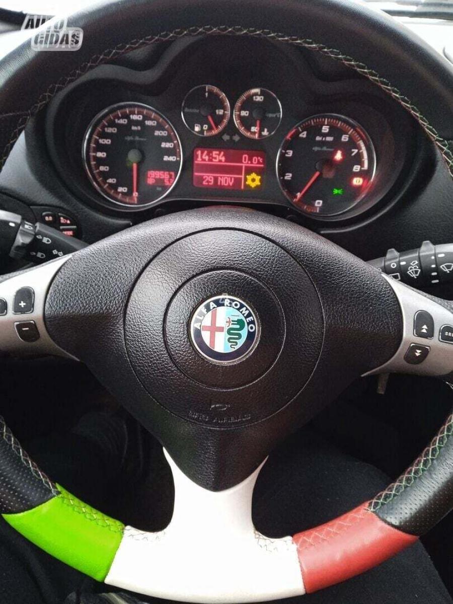 Alfa Romeo 147 2010 in Marijampole, with an engine capacity of 1.60 L and mileage of 200 thousand km for 3000 €, photo 16 on AUTOMOTO.COM.LV