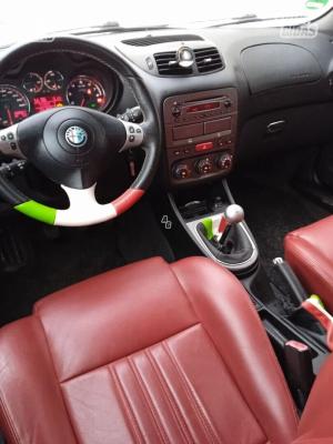 Alfa Romeo 147 2010 in Marijampole, with an engine capacity of 1.60 L and mileage of 200 thousand km for 3000 €, photo 18 on AUTOMOTO.COM.LV