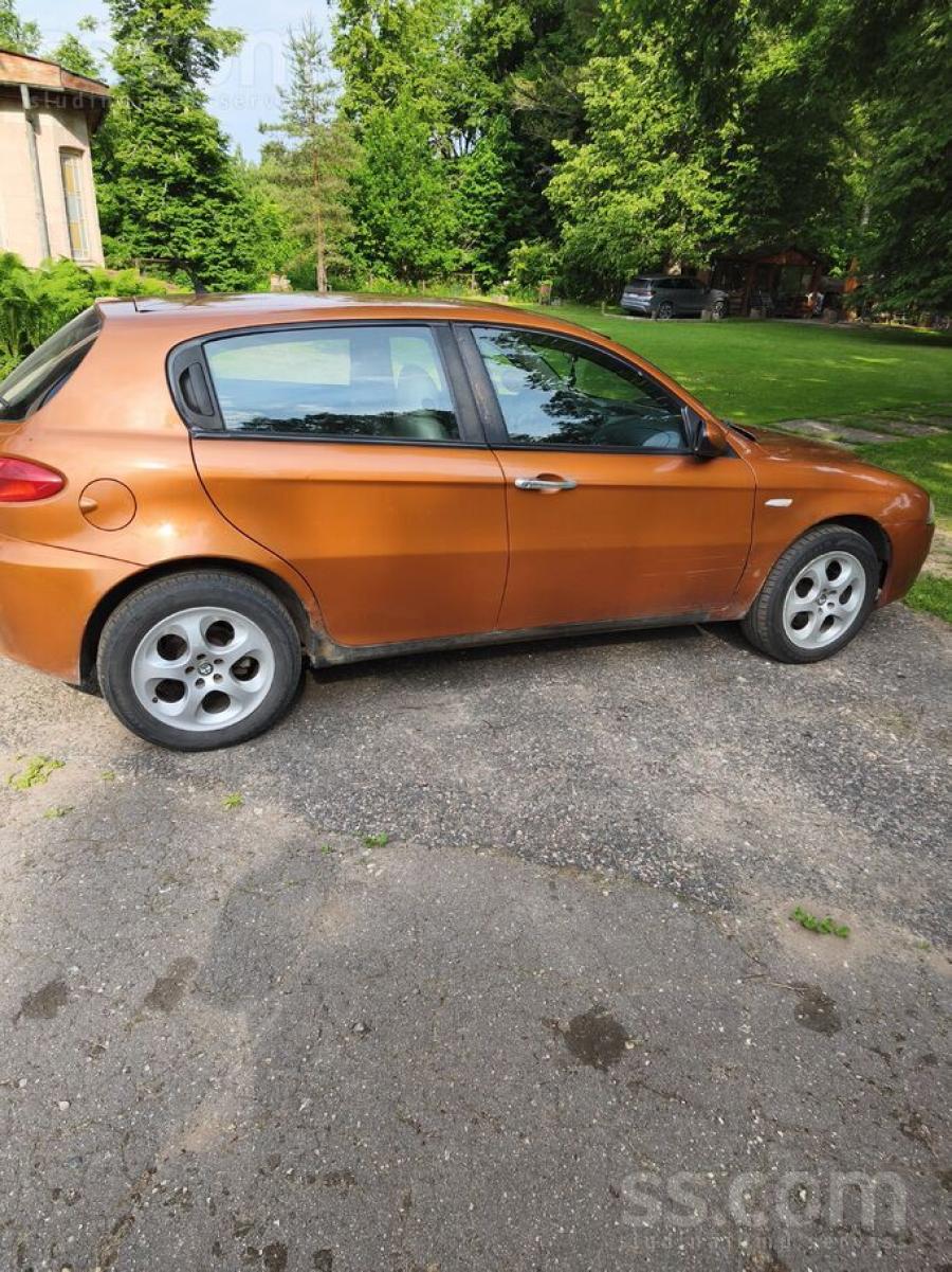 Oranžs Alfa Romeo 147 2005 Valmiera, ar dzinēja tilpumu 2.00 L un nobraukumu 205 tūkst. km par 950 €, foto 3 vietnē AUTOMOTO.COM.LV
