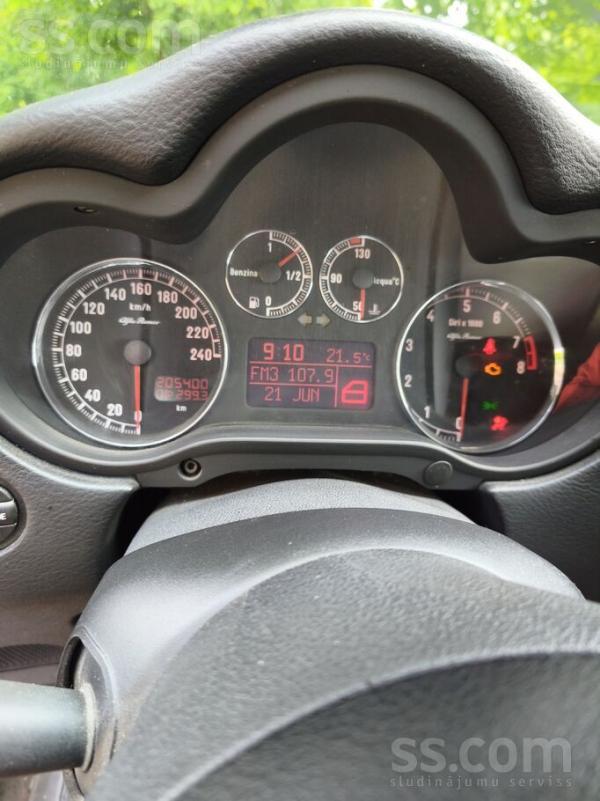 Oranžs Alfa Romeo 147 2005 Valmiera, ar dzinēja tilpumu 2.00 L un nobraukumu 205 tūkst. km par 950 €, foto 4 vietnē AUTOMOTO.COM.LV