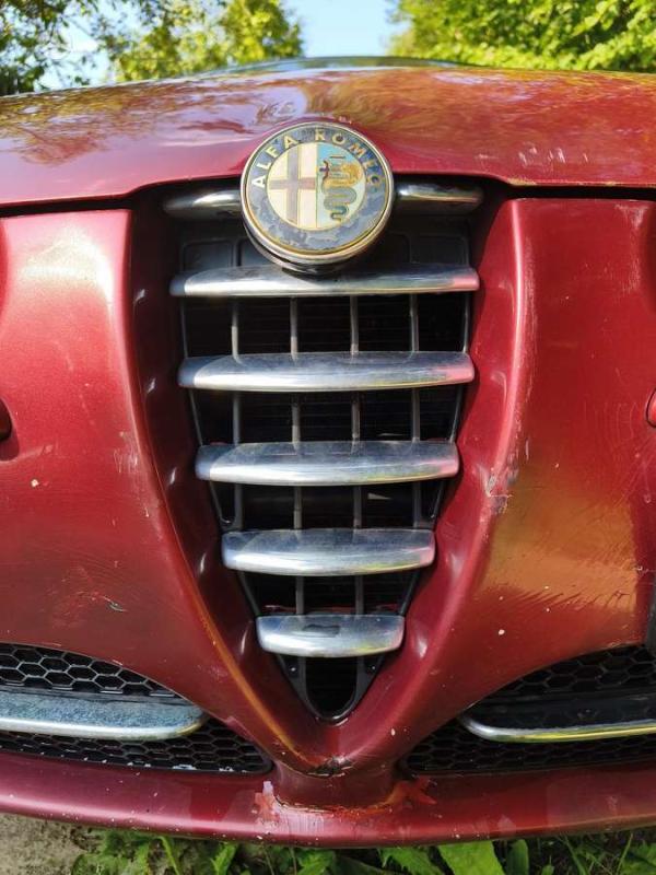 Sarkans Alfa Romeo 147 2002 Viļņa, ar dzinēja tilpumu 1.91 L un nobraukumu 351 tūkst. km par 1200 €, foto 5 vietnē AUTOMOTO.COM.LV