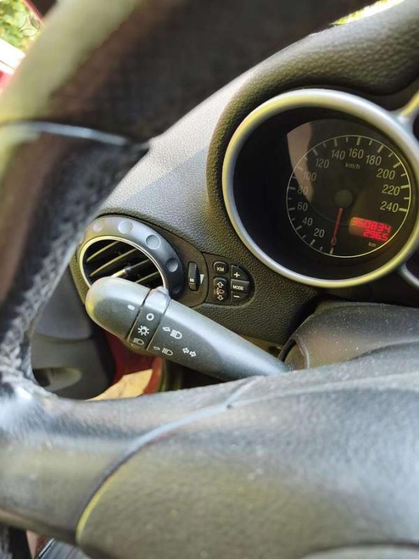 Sarkans Alfa Romeo 147 2002 Viļņa, ar dzinēja tilpumu 1.91 L un nobraukumu 351 tūkst. km par 1200 €, foto 10 vietnē AUTOMOTO.COM.LV