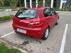 Sarkans Alfa Romeo 147 2005 Viļņa, ar dzinēja tilpumu 1.60 L un nobraukumu 184 tūkst. km par 1400 €, foto 5 vietnē AUTOMOTO.COM.LV